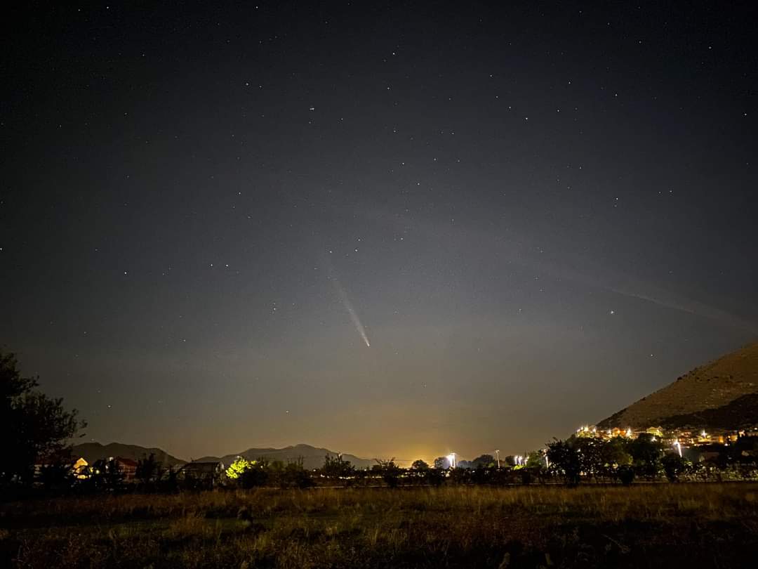 Sjajna kometa nakon 80.000 godina na zapadnom nebu: Istorijsko posmatranje iz Trebinja ...